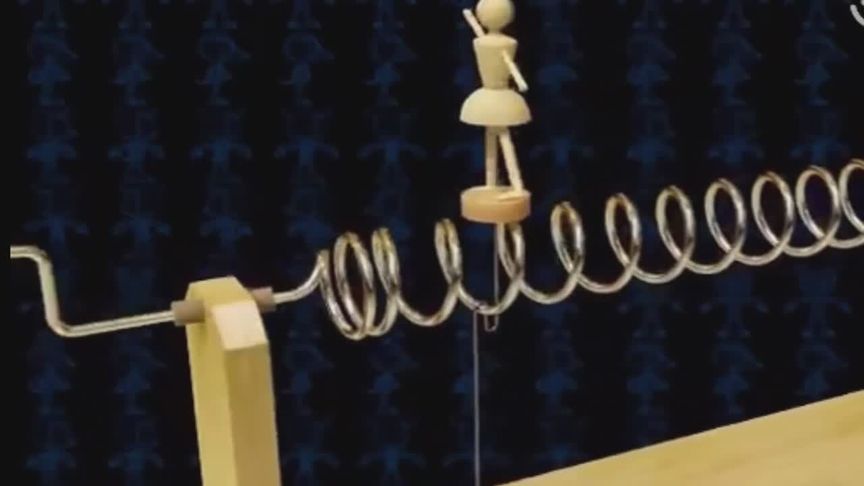 螺旋式的不倒翁,为什么就是不倒?看懂原理就很厉害