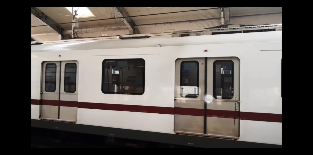 【上海地铁】什么,上海地铁18号线列车被迫改涂装后跑11号线?