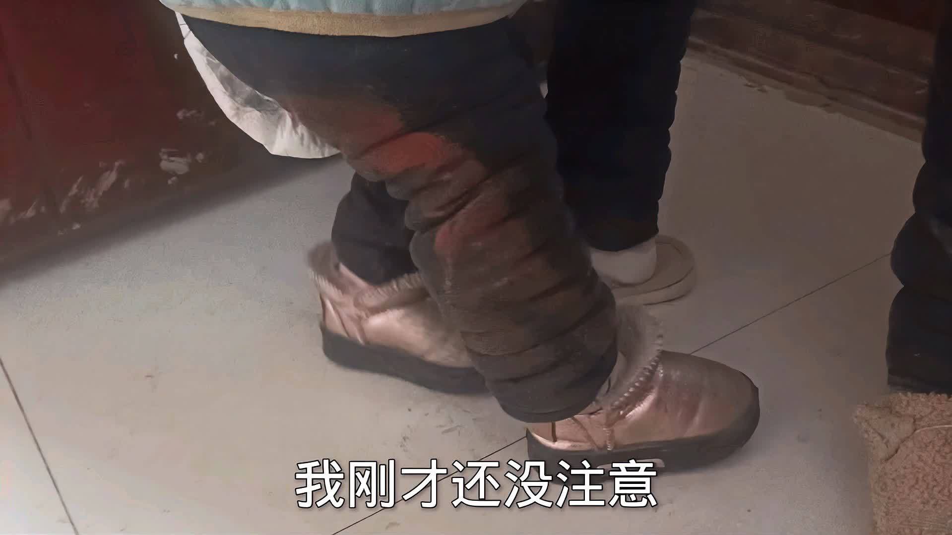 衣服上不小心弄上84消毒液,一条好裤子就这样.