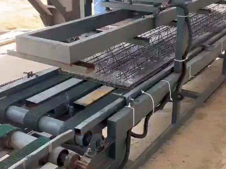 水泥基钢筋桁架楼承板生产线 思创钢筋桁架振动器