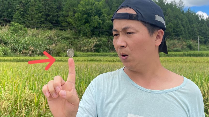 魔术教学:硬币在手指上旋转,特简单,学会骗朋友玩