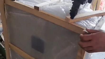 定制款UPS寄到内蒙古,特地做框架保护#UPS电源#模块化UPS#UPS蓄...