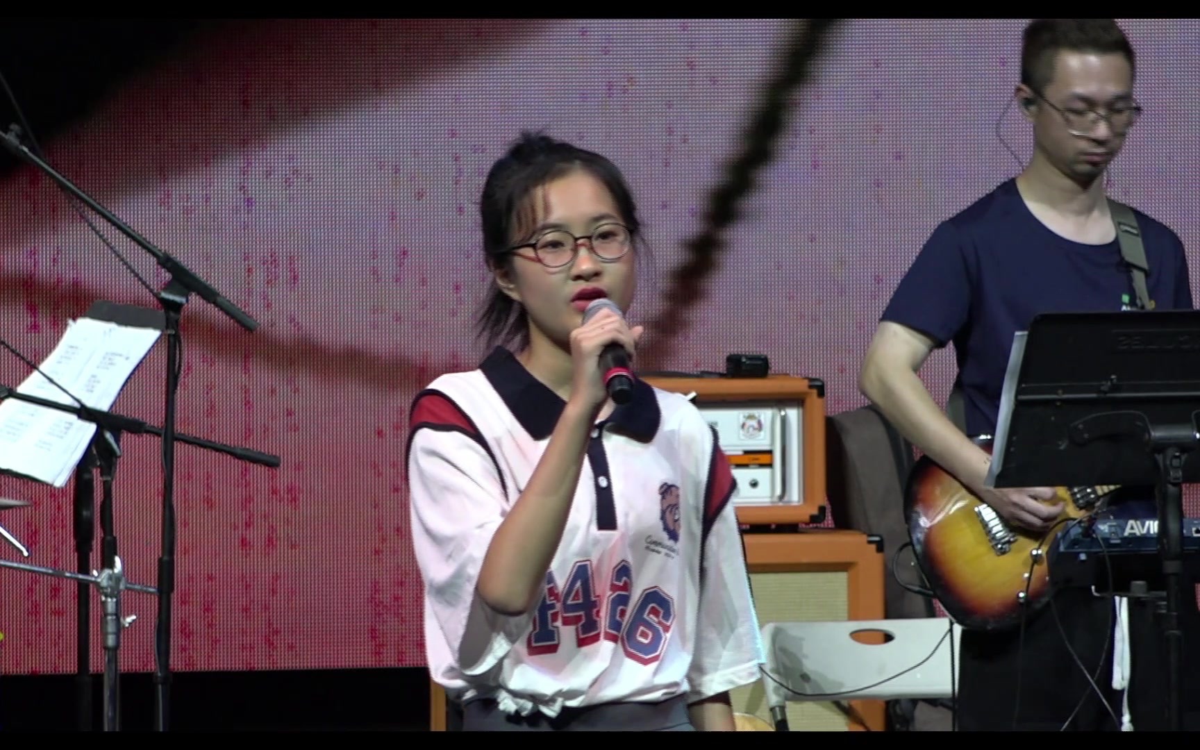 初三女孩原创歌曲《指北针》“不要给我指南针,我不想走为多数人...