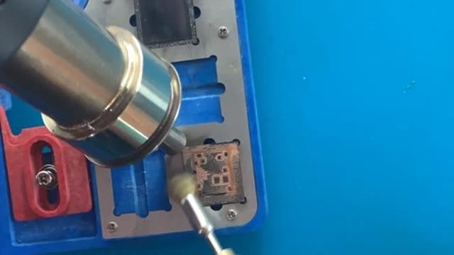 我用打磨笔的方式去除a11 cpu黑胶