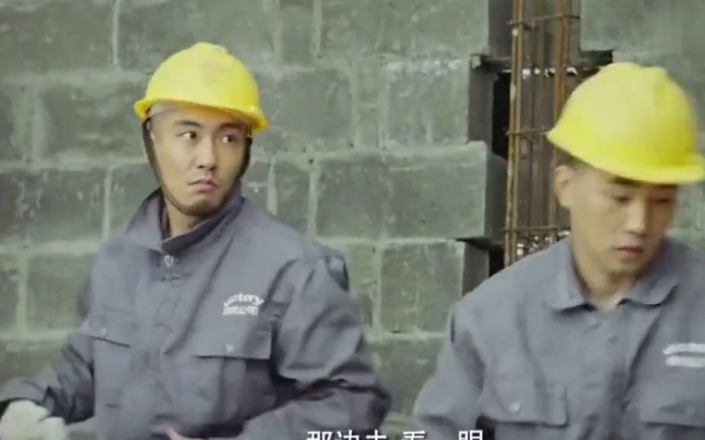 工地安全绳挂高不挂低,包工头不顾工人安危用假安全绳 ,直接赔了一条...