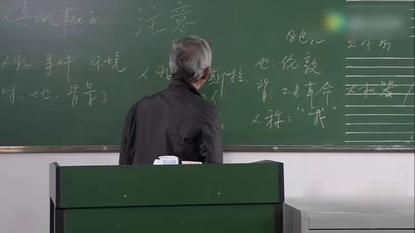 上课不要玩手机!会被老师教育的