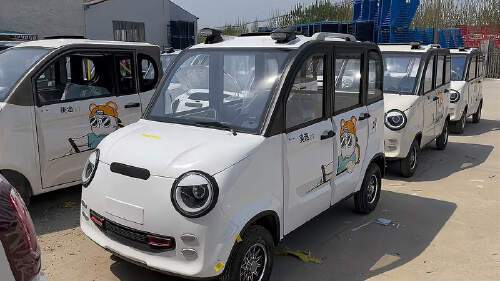 老人代步新选择!低速电动四轮车,安全舒适又省钱,家用出行太方便了