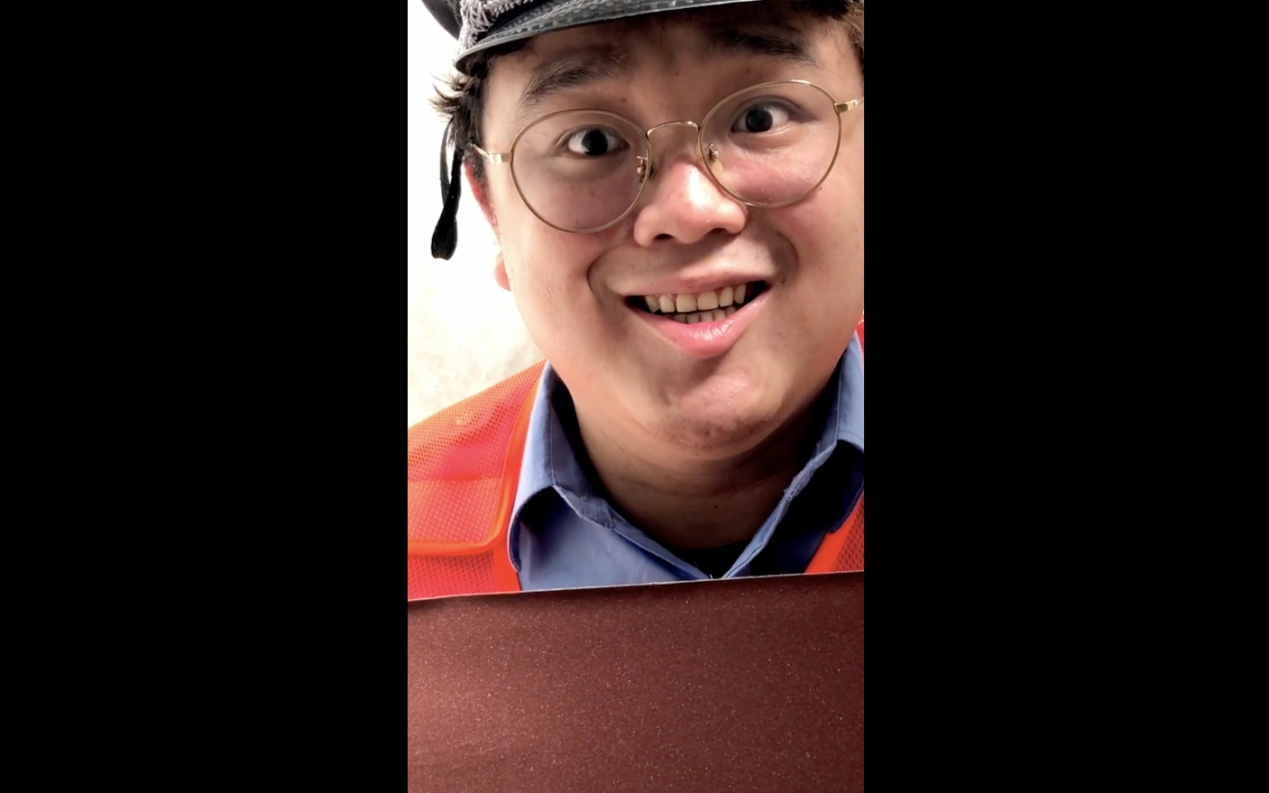 上厕所最好还是叫上朋友一起吧