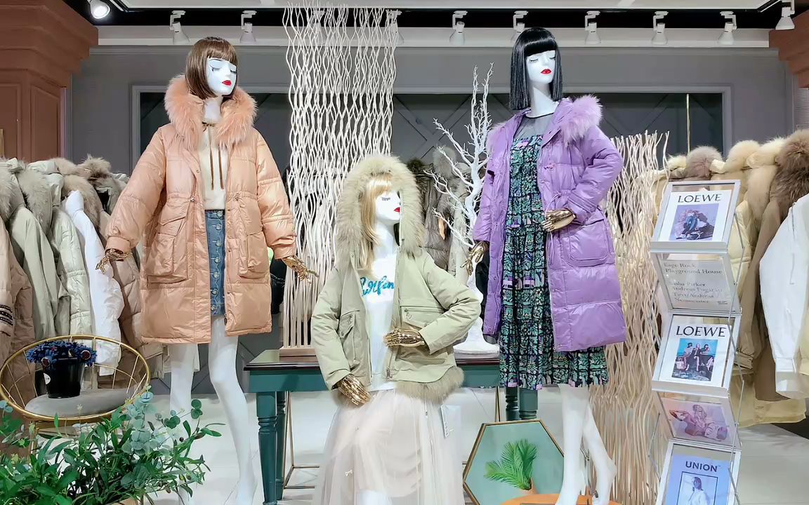 偶姿品牌折扣女装皮草羽绒服批发进货,来尔佳昵一手货源尾货渠道