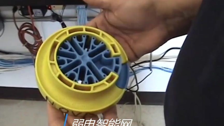 又发现一款国外的理线神器“电缆梳“,再也不用怕网线不好理啦!