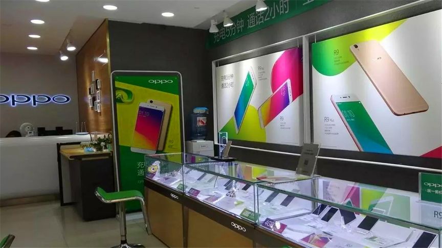 在实体店买手机好还是网上买好?今天可算知道了