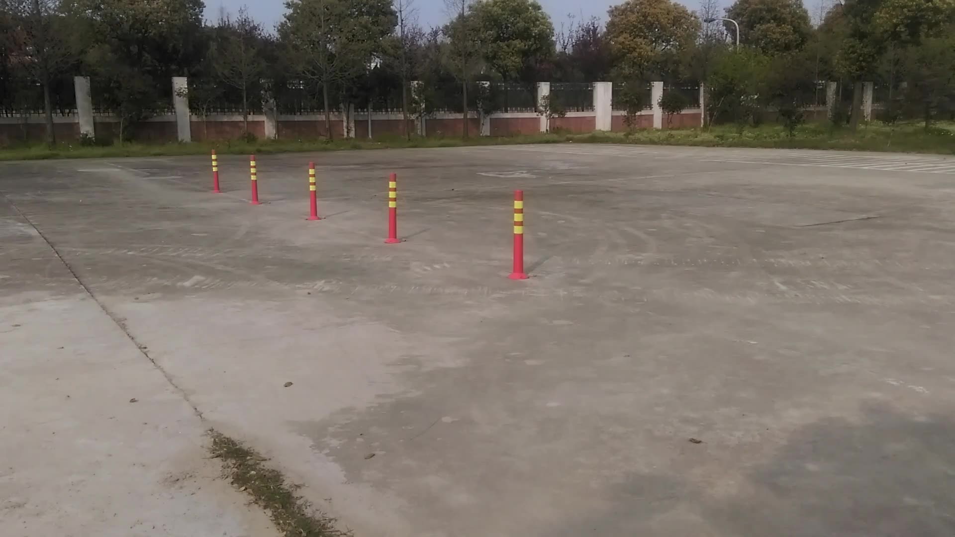 两轮摩托车驾照E科目二考试绕桩项目练习