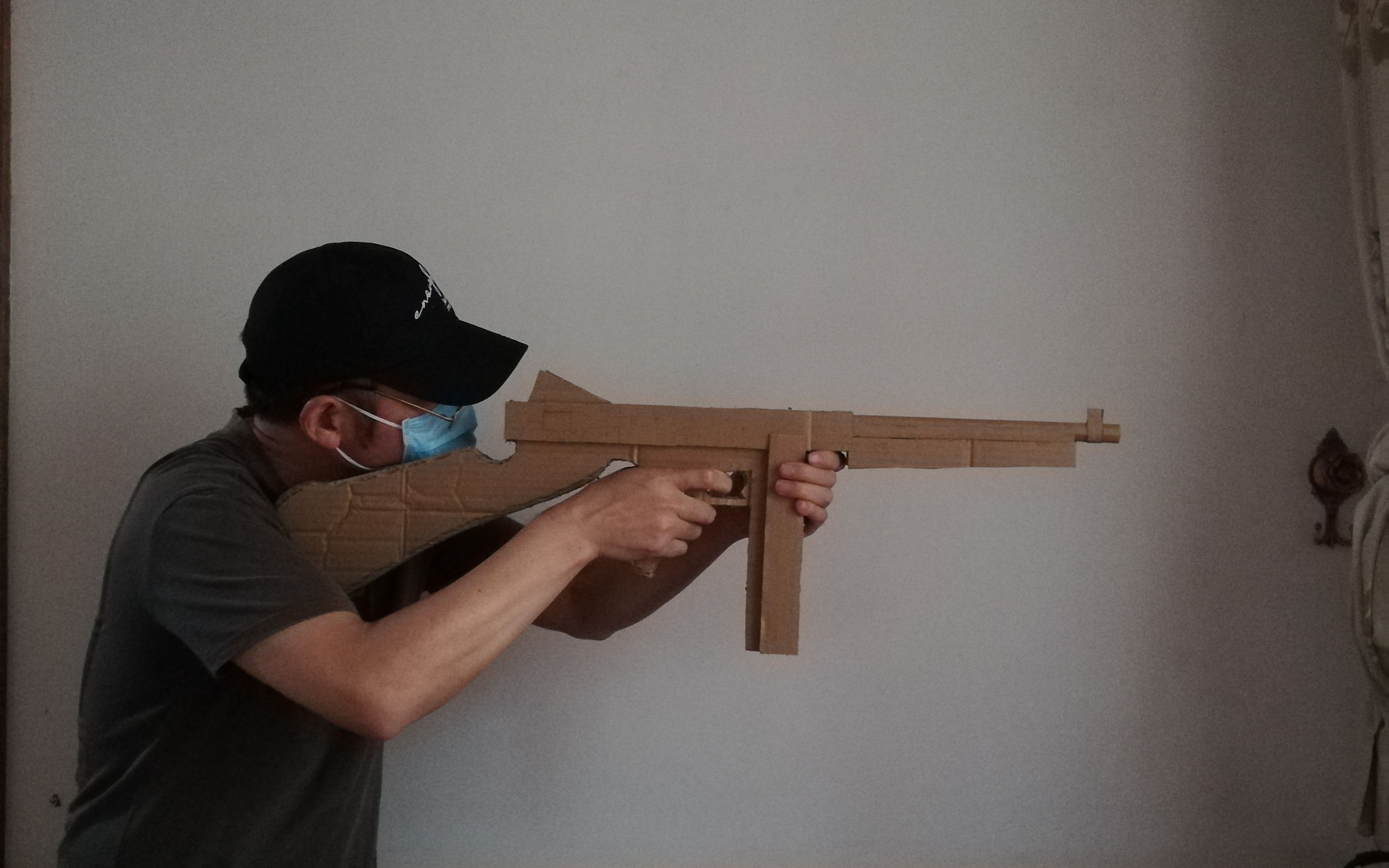 男孩的玩具 教你用纸箱制作“汤姆逊冲锋枪M1928A1型”视频
