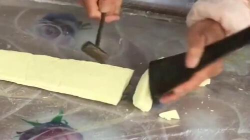 我只知道这是做木工用的刨子,用来切糖,这我还是第一次见