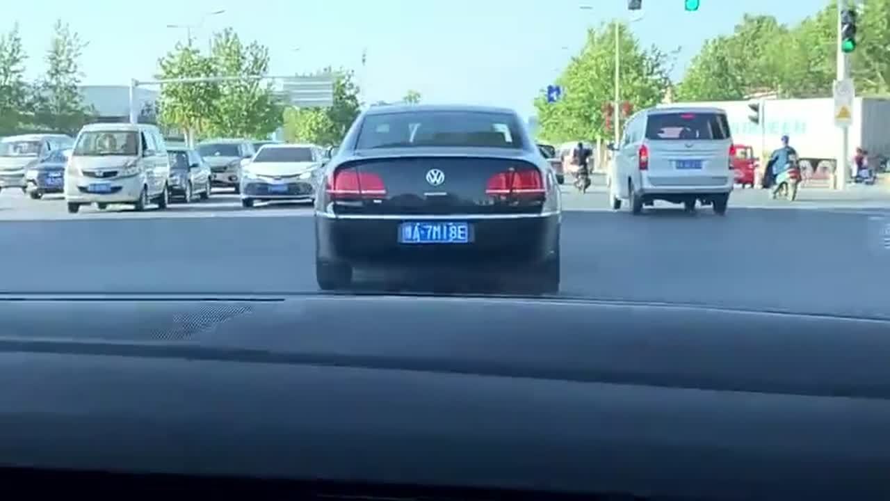 前面的迈腾下标字母为什么跟我的不一样?走进一看原来如此