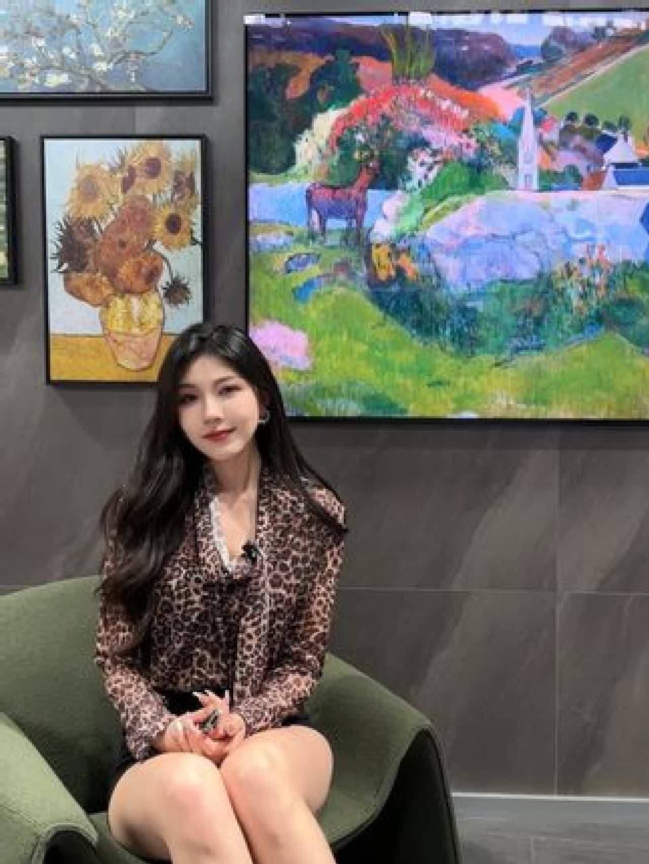 这电视好看,放家里客厅马上变画廊#盘点家电博览会里的新科技#海尔...