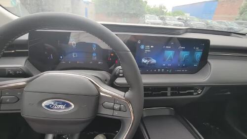 新一代蒙迪欧低配时尚版中控大屏功能揭秘,科技感爆棚!