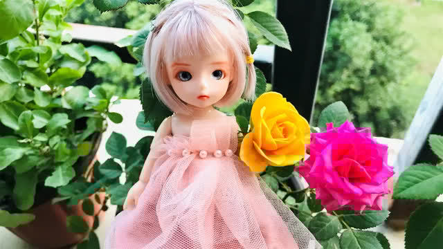 手工娃娃衣服教程 给娃娃缝一件粉色小礼裙