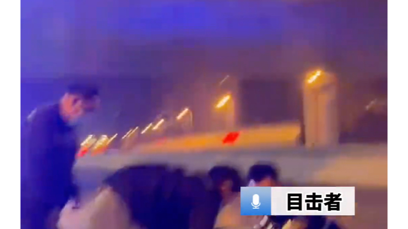 ...事故倒地被路过车辆二次辗轧,当地交警回应:造成一人死亡一人重伤!