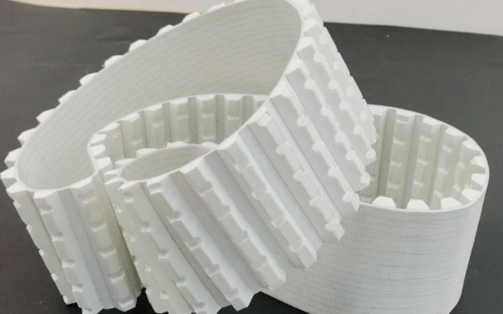 永航传动带厂家可按需定制电池输送带 PVC输送平皮带加挡块 定位...