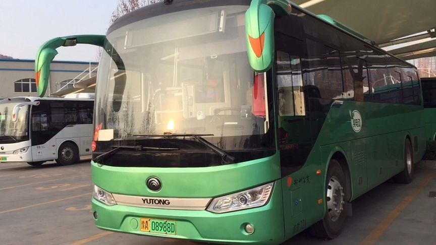 实拍宇通纯电动大巴车的行李箱竟然就这么大啊!