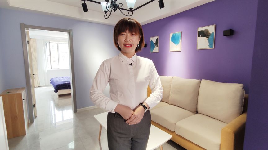 45平米南北通透小户型,简约风格装修,客厅轨道灯特别有情调