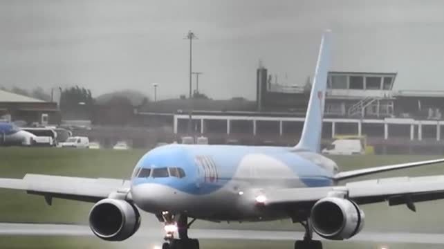 飞机为什么都是迎风起落?看完佩服飞机制造者