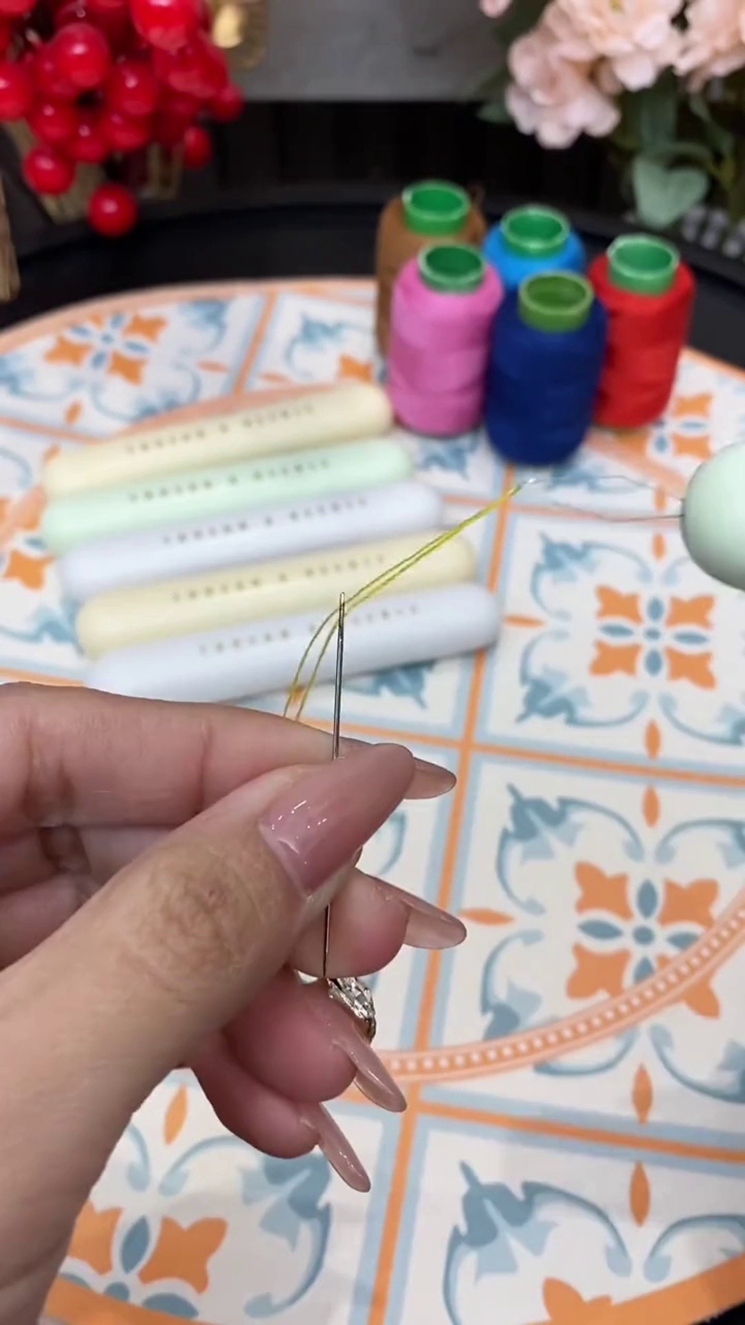 ...一头穿针引线,一头拆被褥,贼顺手,收纳不占地还好找取#二合一穿针器