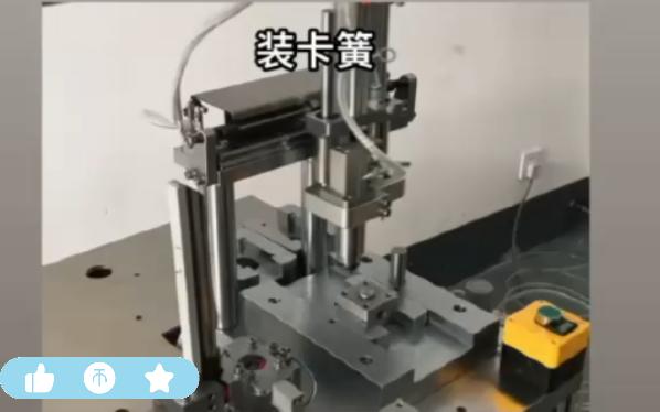 涨开结构安装卡簧