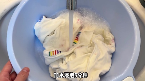 ...衣服上油渍水果汁难洗怎么办?我一直用的英式婴儿洗衣液,洗的干净...