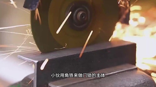 设计弹簧门锁的人真是个天才!