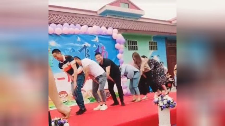 无论你在单位是什么职位,到了学校就要听老师的指挥