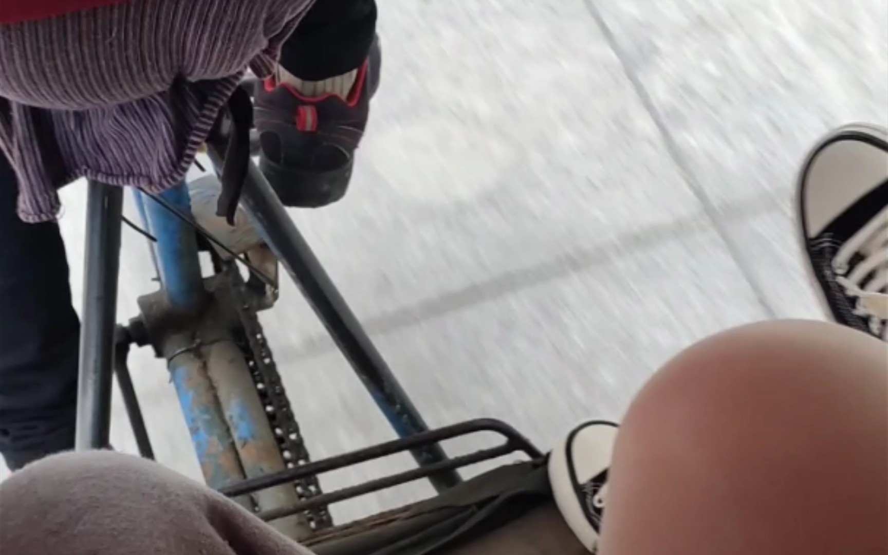 你们小时候坐过这种人力三轮车吗