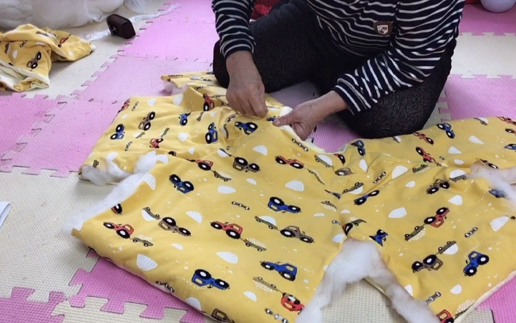 快失传的棉花小棉袄,纯手工制作,据说年轻人都不会做了