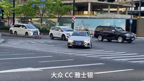 大众CC是一款轿跑车型,以高颜值,无边框车门而闻名,是优雅与性能...