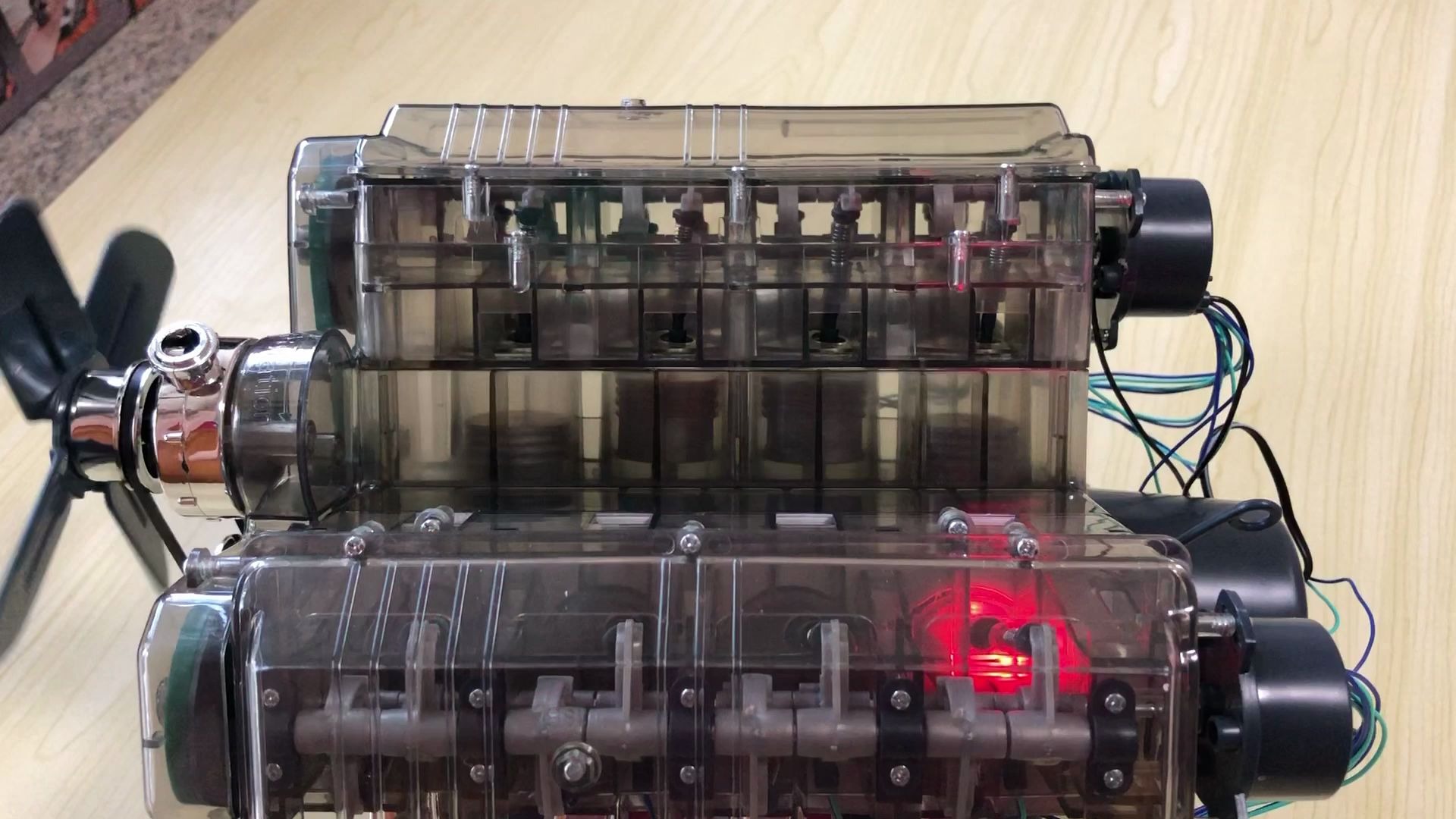 英国HAYNES V8发动机模型