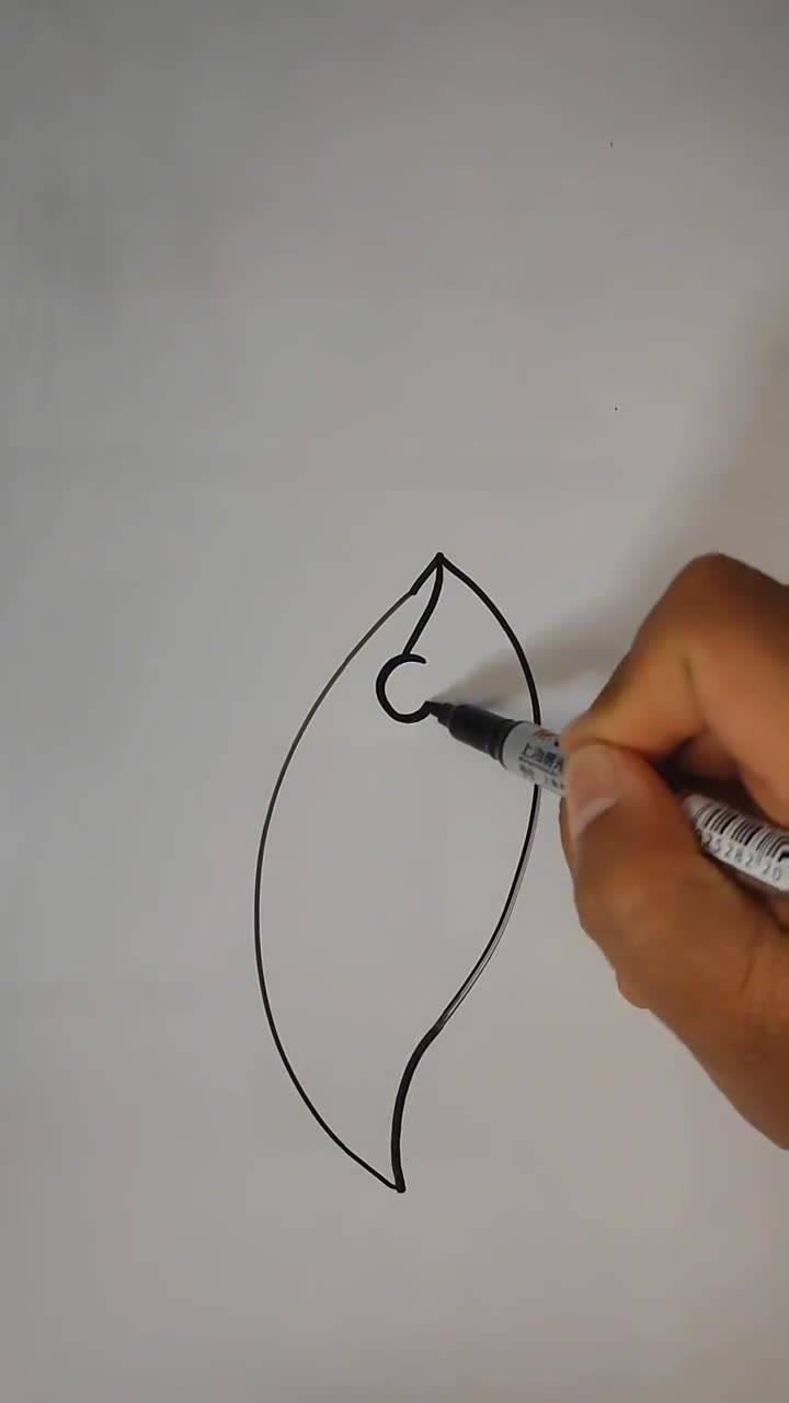 简笔画教程--一只可爱的小鲨鱼