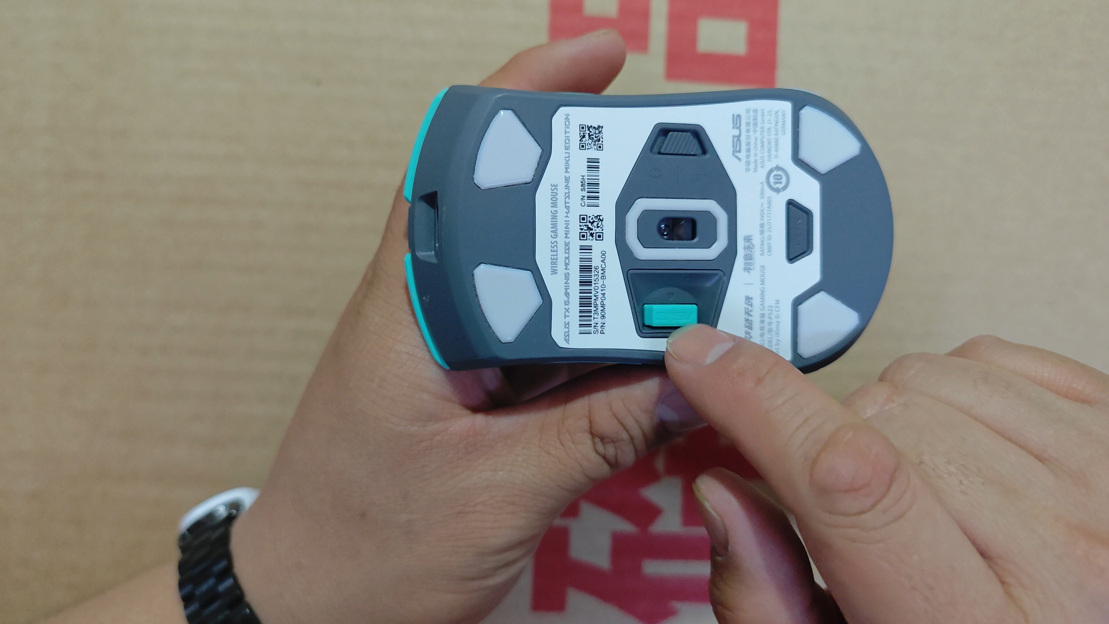 华硕天选鼠标初音未来联名款简单实用教程