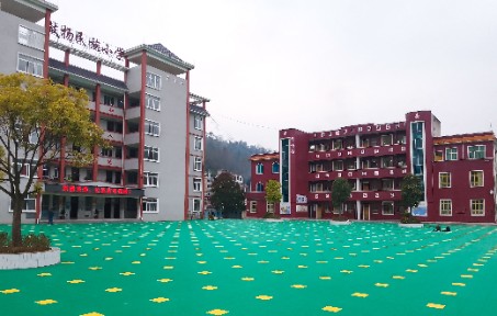 来自贵州长顺县鼓扬民族小学操场记录—学校有多漂亮,孩子们真的就...