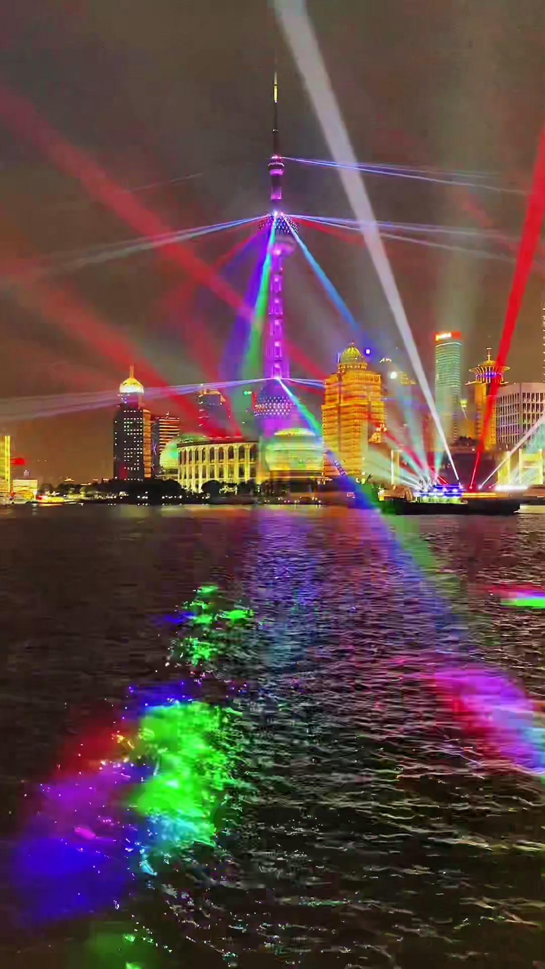 除夕夜,快乐夜,又是一个幸福年!灯笼红,对联红,又是一片好年景!在这个...