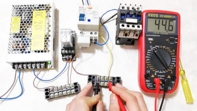 测量电压,很简单,怎么测量电流?