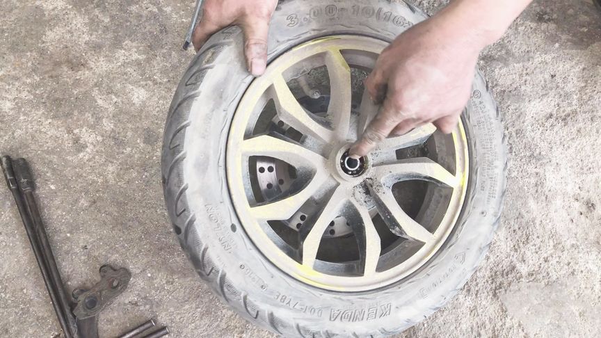 电动车前轮换轴承技巧你知道吗？怎么样换轴承才耐用？师傅告诉你