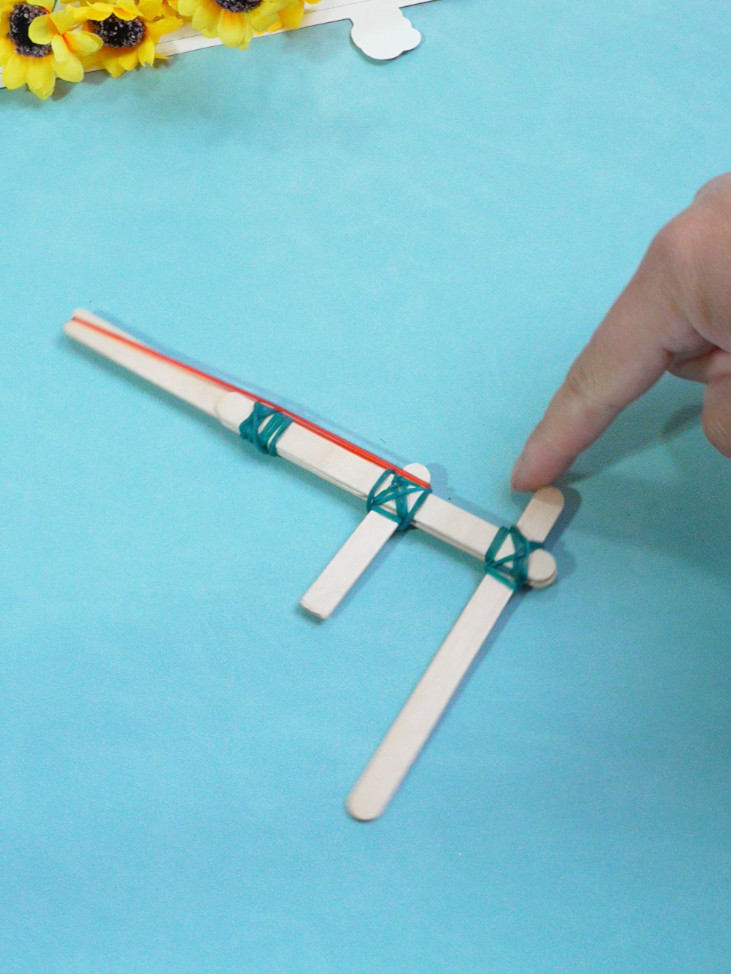 用雪糕棒制作皮筋发射器,简单好玩