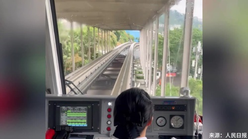 驾驶室看轻轨"穿楼",楼下人张嘴等"投喂"啦
