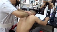 坐位肩颈腰背肌肉放松舒缓推拿按摩精油SPA男士健康经络养生男技师...
