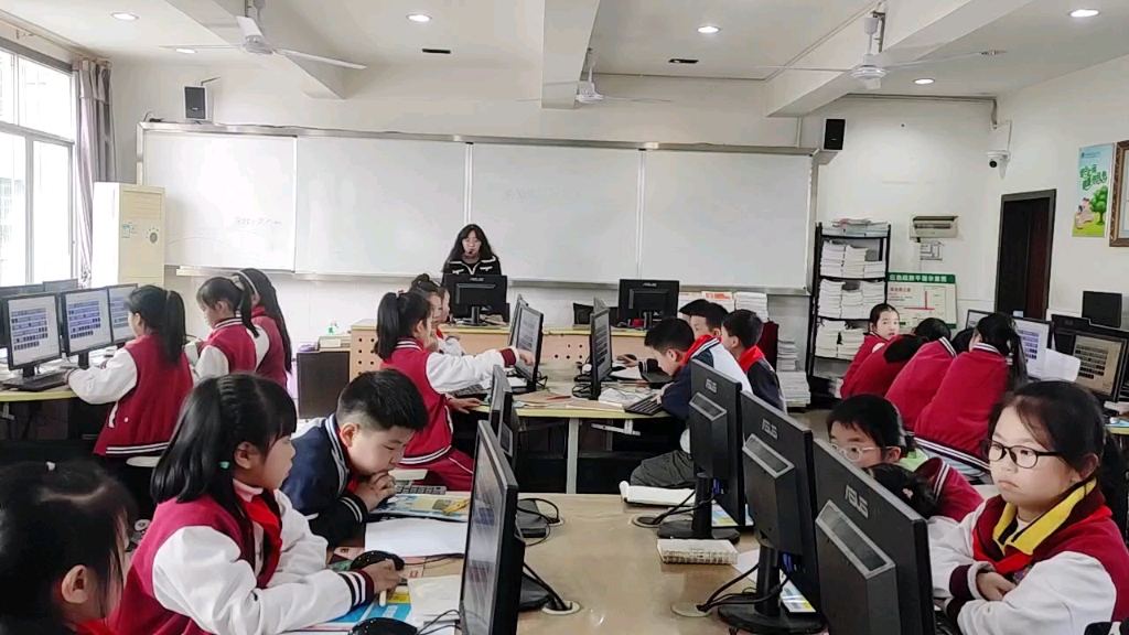 小学信息技术三年级上,《熊猫欢欢写日记》课堂实录