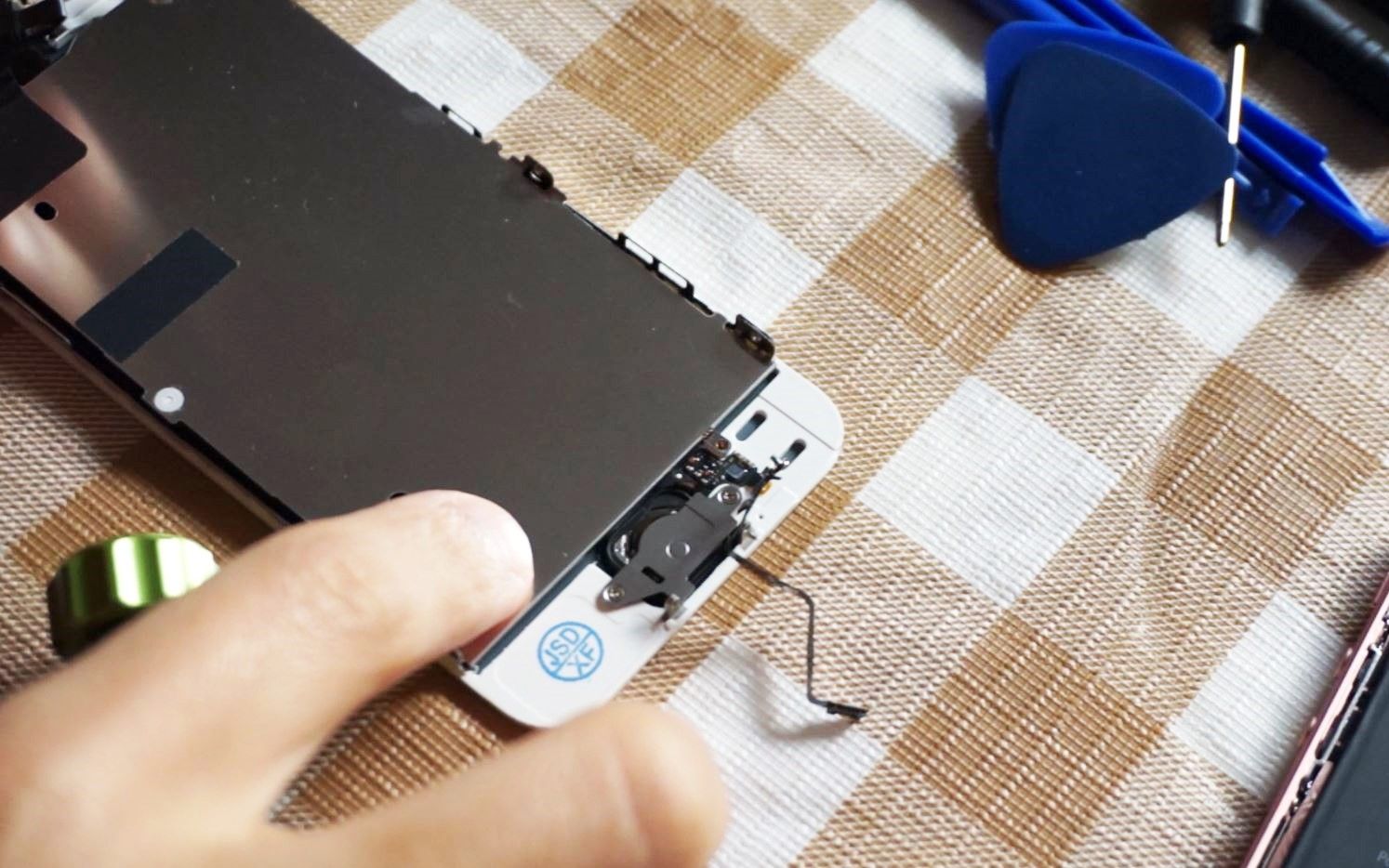 【报告・测试】iPhone SE的Touch ID和前置摄像头,屏幕模块儿拆解小...