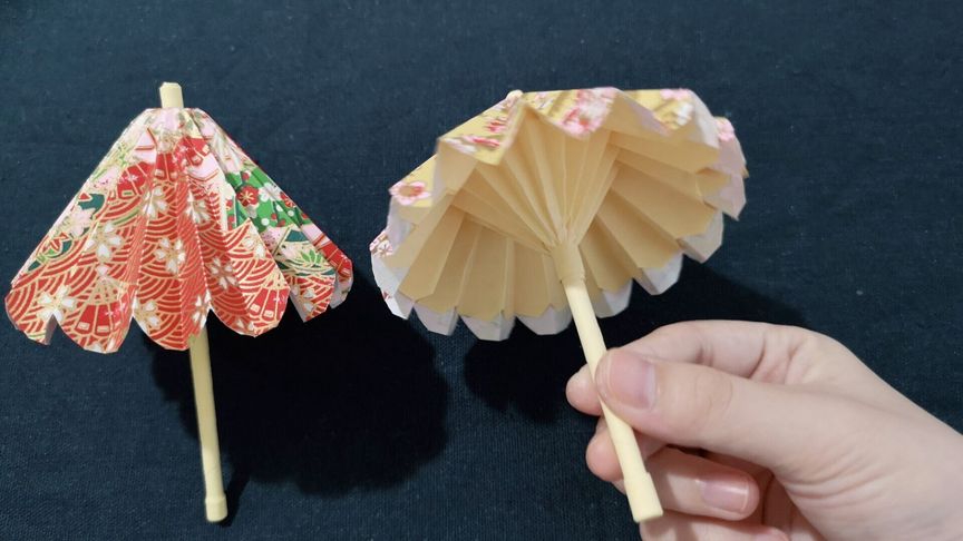 一把可以收缩折叠的迷你折纸小伞,和真伞一样,不过更加好玩可爱
