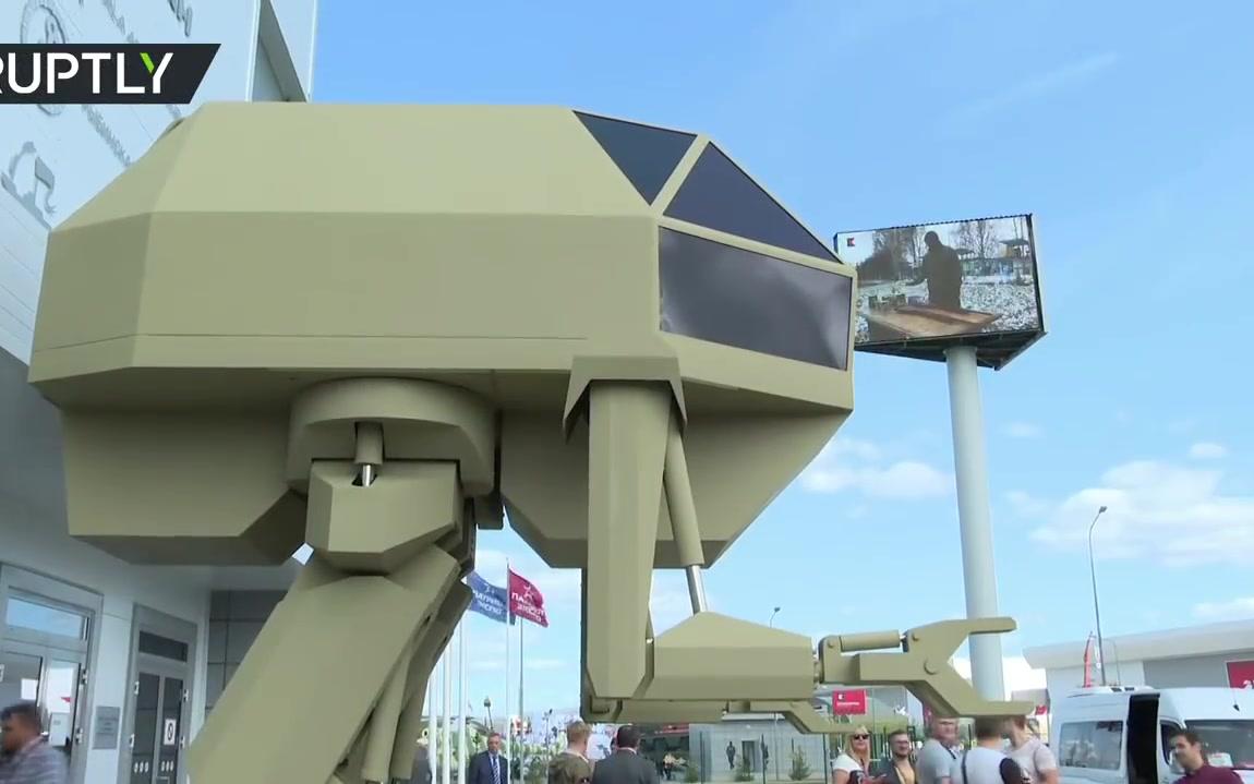 俄罗斯AK-47制造商展示“步行机甲”概念机器人