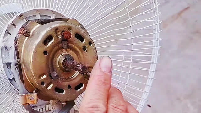 电风扇启动无力,转速变慢,先别急着扔,教你2招,几下就能修好